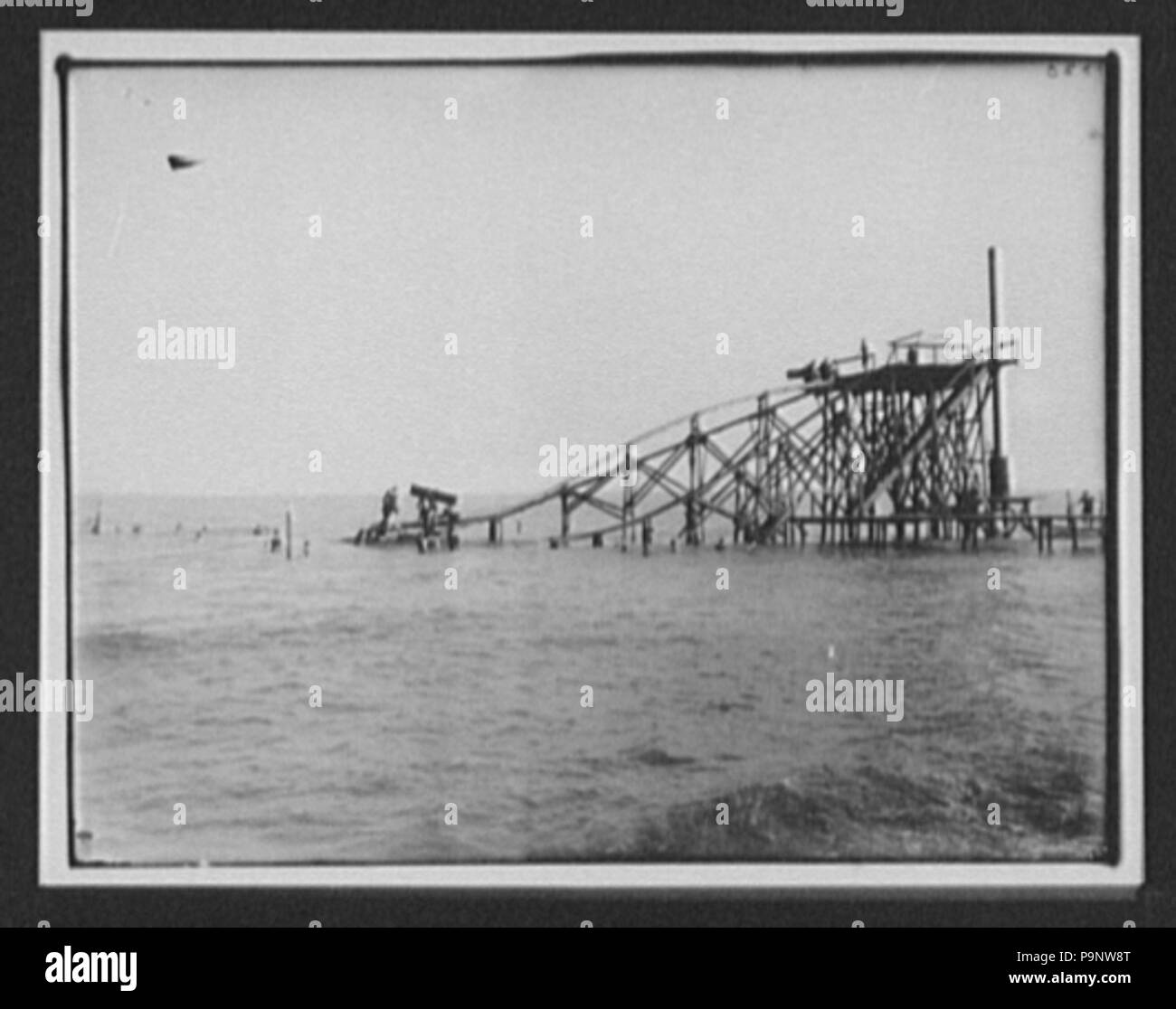 Ocean bathers Black and White Stock Photos & Images - Alamy