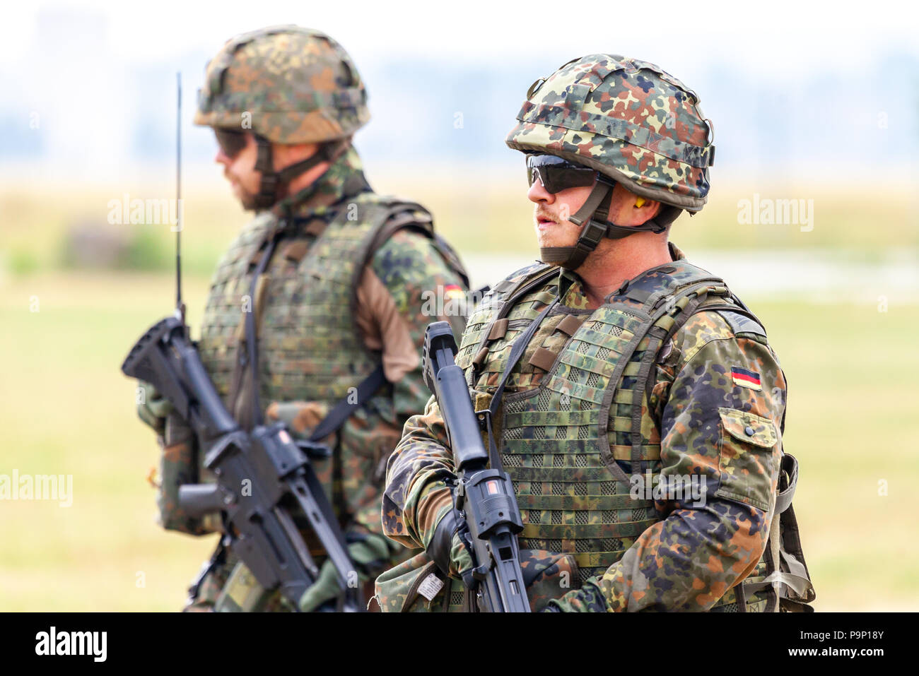 Bundeswehr soldiers exercise hi-res stock photography and images - Alamy