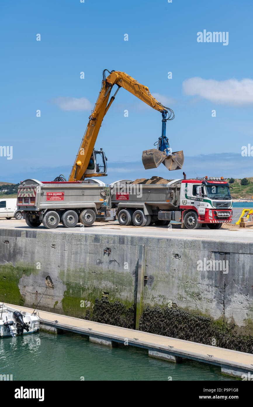 Dredging camel estuary hi-res stock photography and images - Alamy