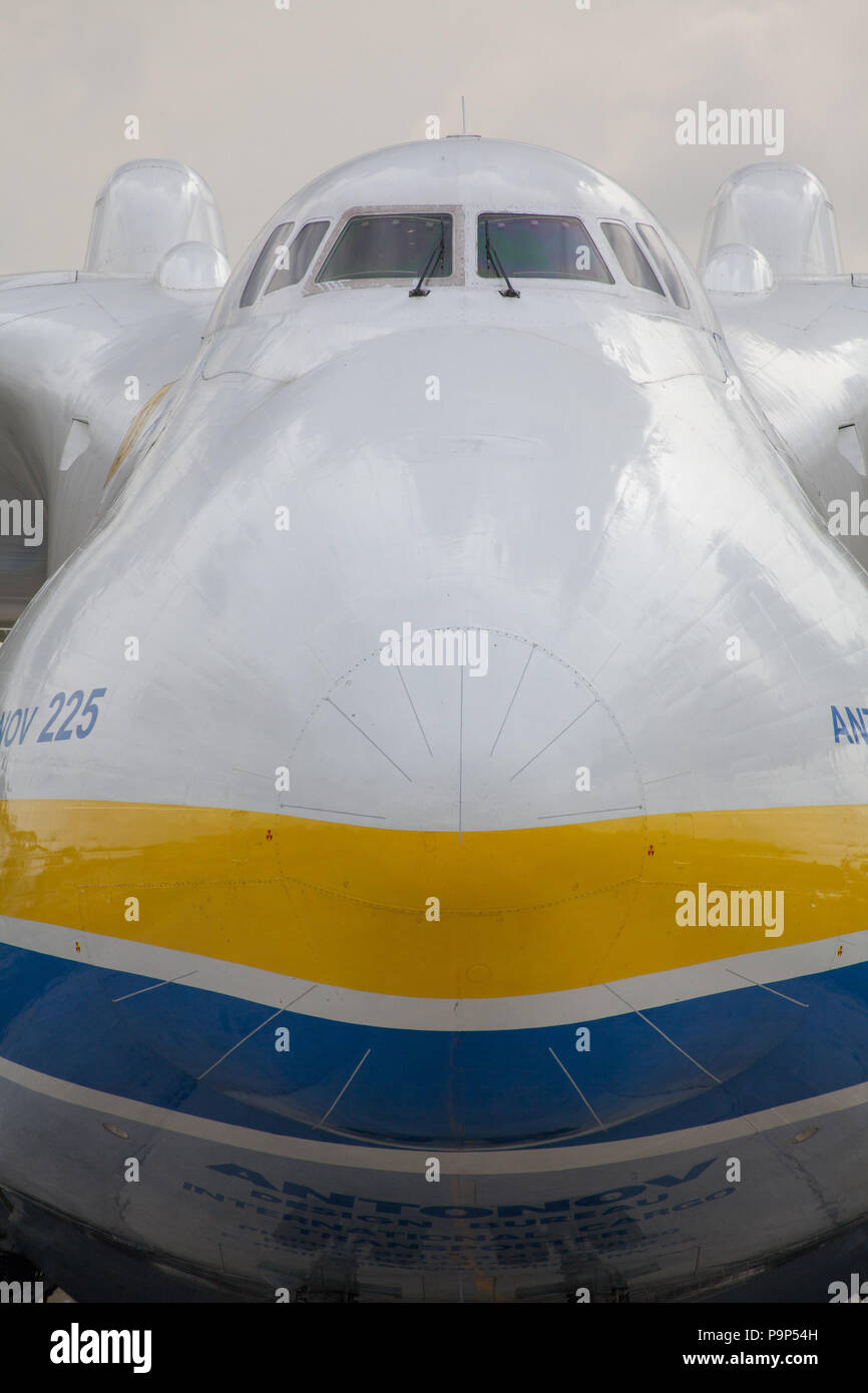 Antonov an 225 mriya hi-res stock photography and images - Alamy