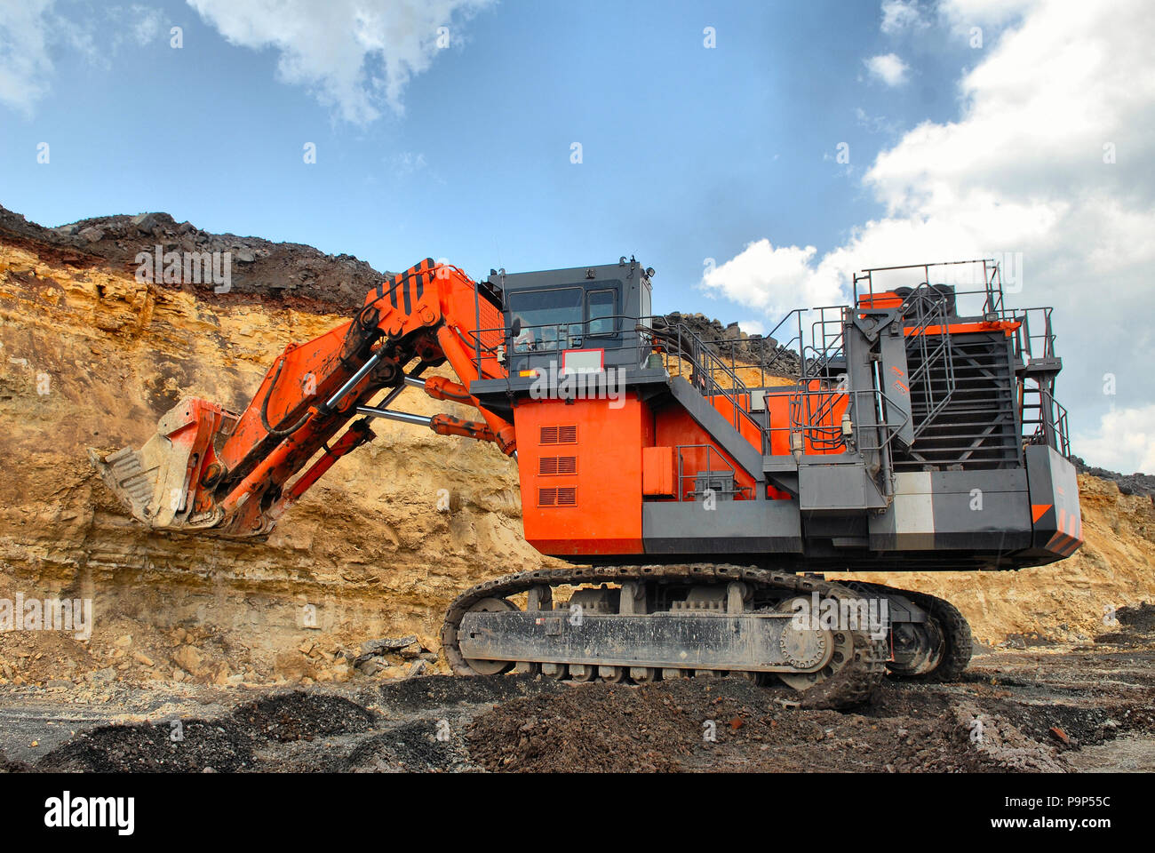 The big dredge digs the earth Stock Photo - Alamy