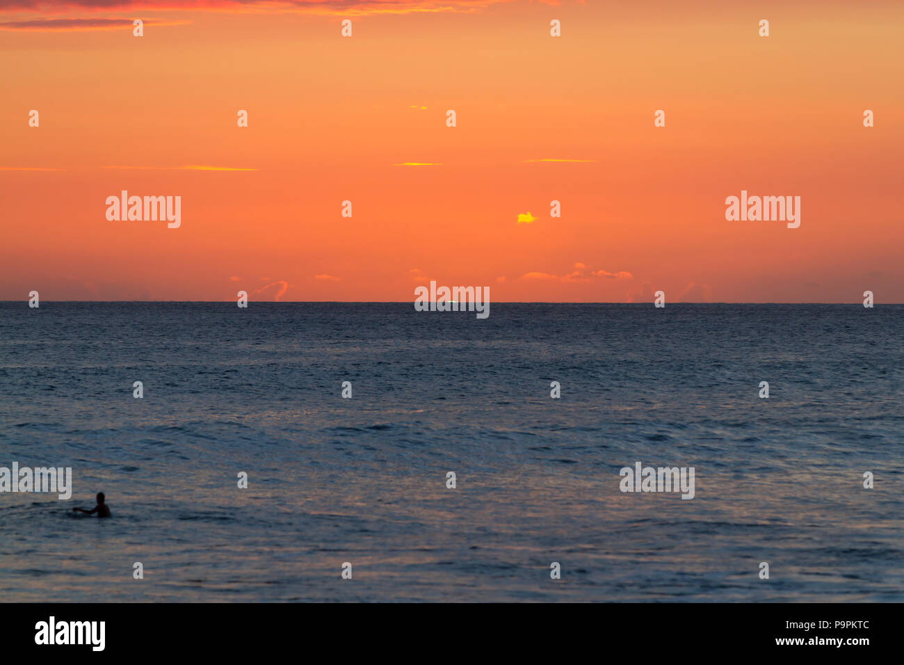 Green flash sunset hi-res stock photography and images - Alamy