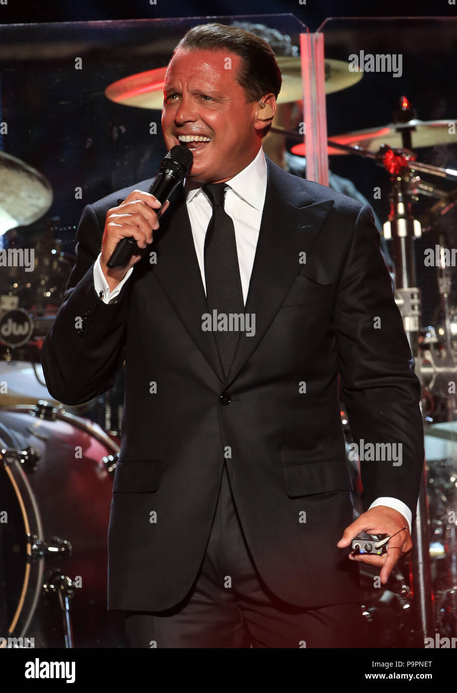 Cantante mexicano luis miguel hi-res stock photography and images - Alamy