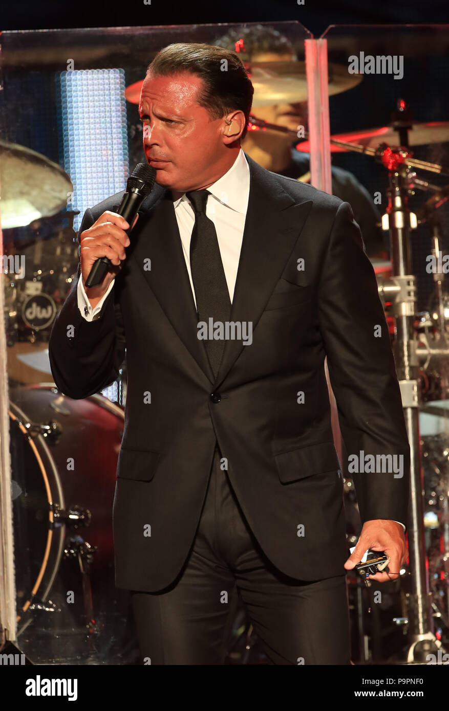 Cantante mexicano luis miguel hi-res stock photography and images - Alamy