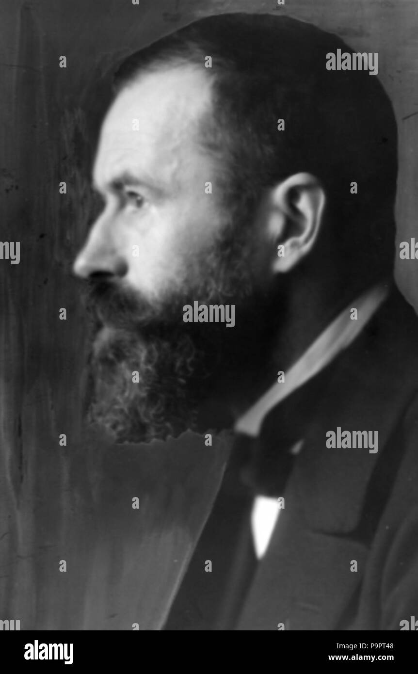 Alfred Roller in einem schwarzen Jackett und weißen Hemd, mit Vollbart ...