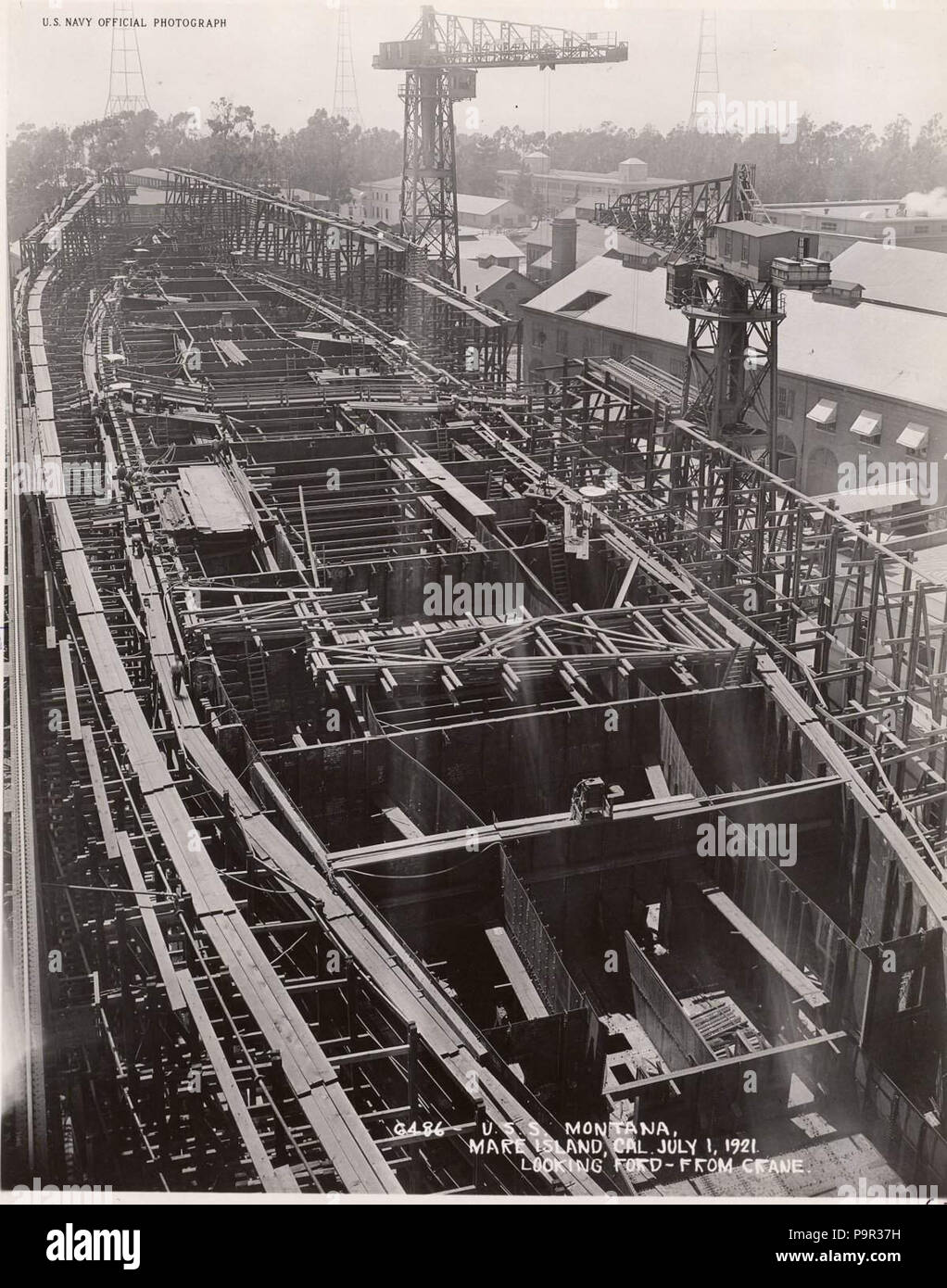 Overhead crane forward hi-res stock photography and images - Alamy