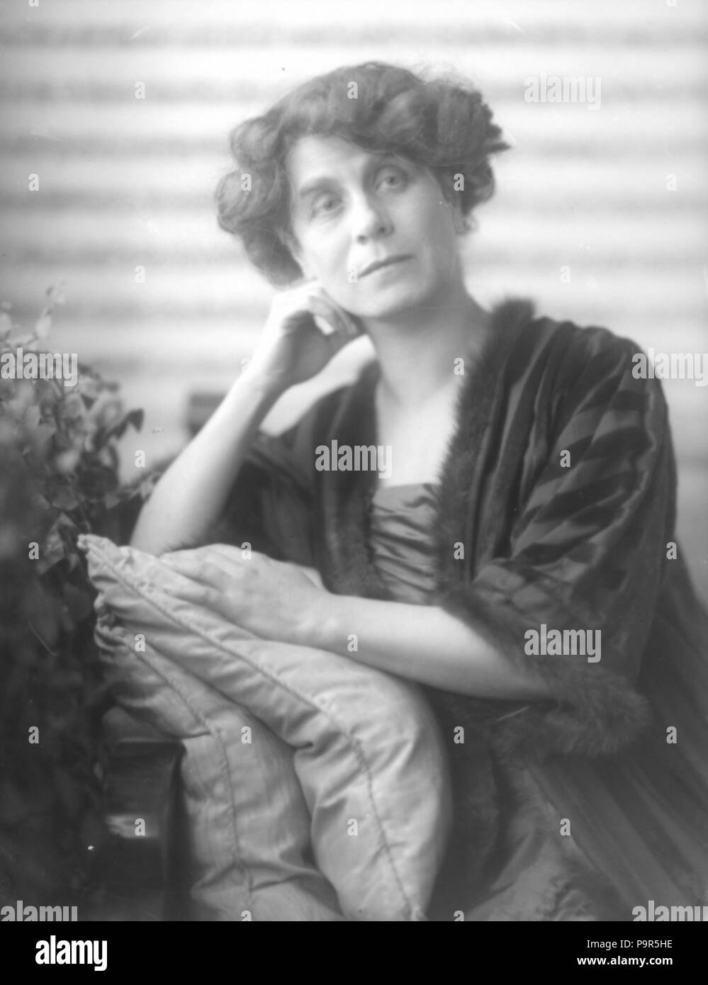 Madame d’ora hi-res stock photography and images - Alamy