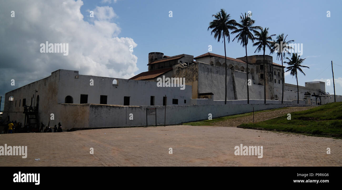 Exterior view to Elmina castle and fortress in Ghana Stock Photo - Alamy