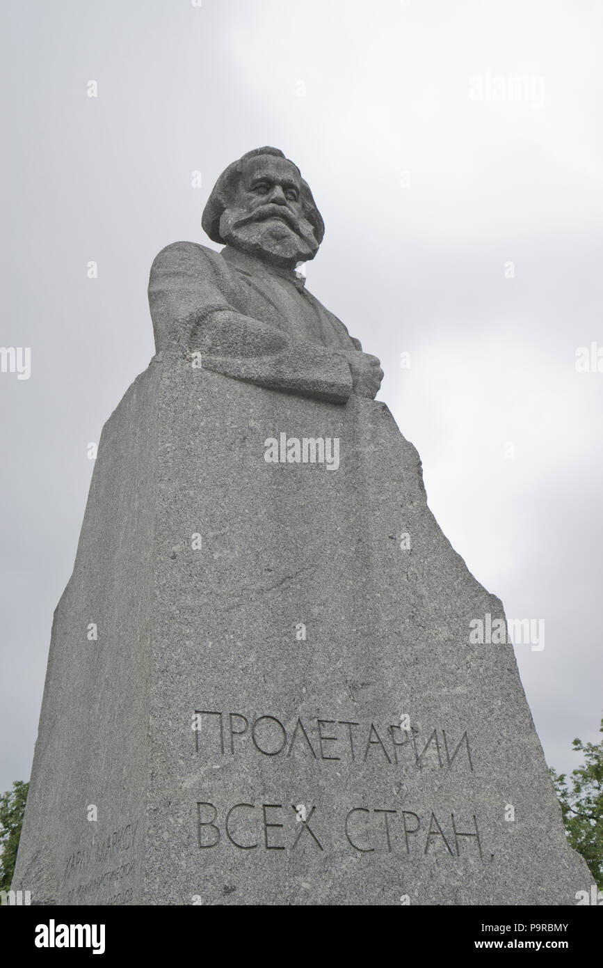 Statue of Karl Marx near Red Square, Moscow,Russia Stock Photo - Alamy
