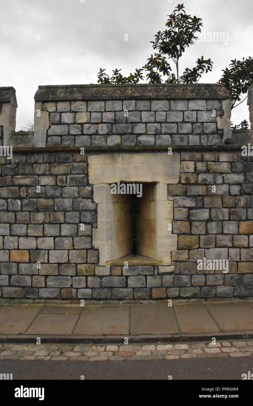 Castle medieval archers hi-res stock photography and images - Alamy