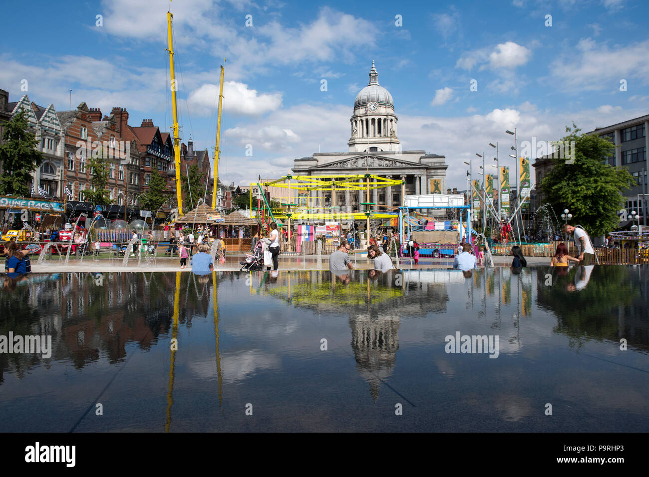 Fountain reflections hi-res stock photography and images - Alamy
