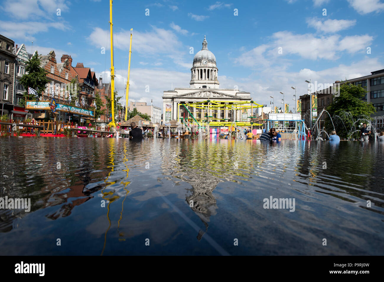 Fountain reflections hi-res stock photography and images - Alamy