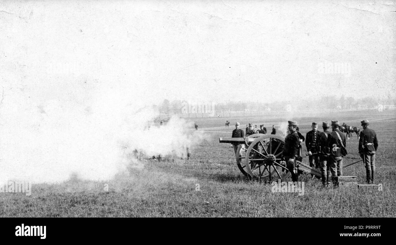 Cannon smoke hi-res stock photography and images - Alamy