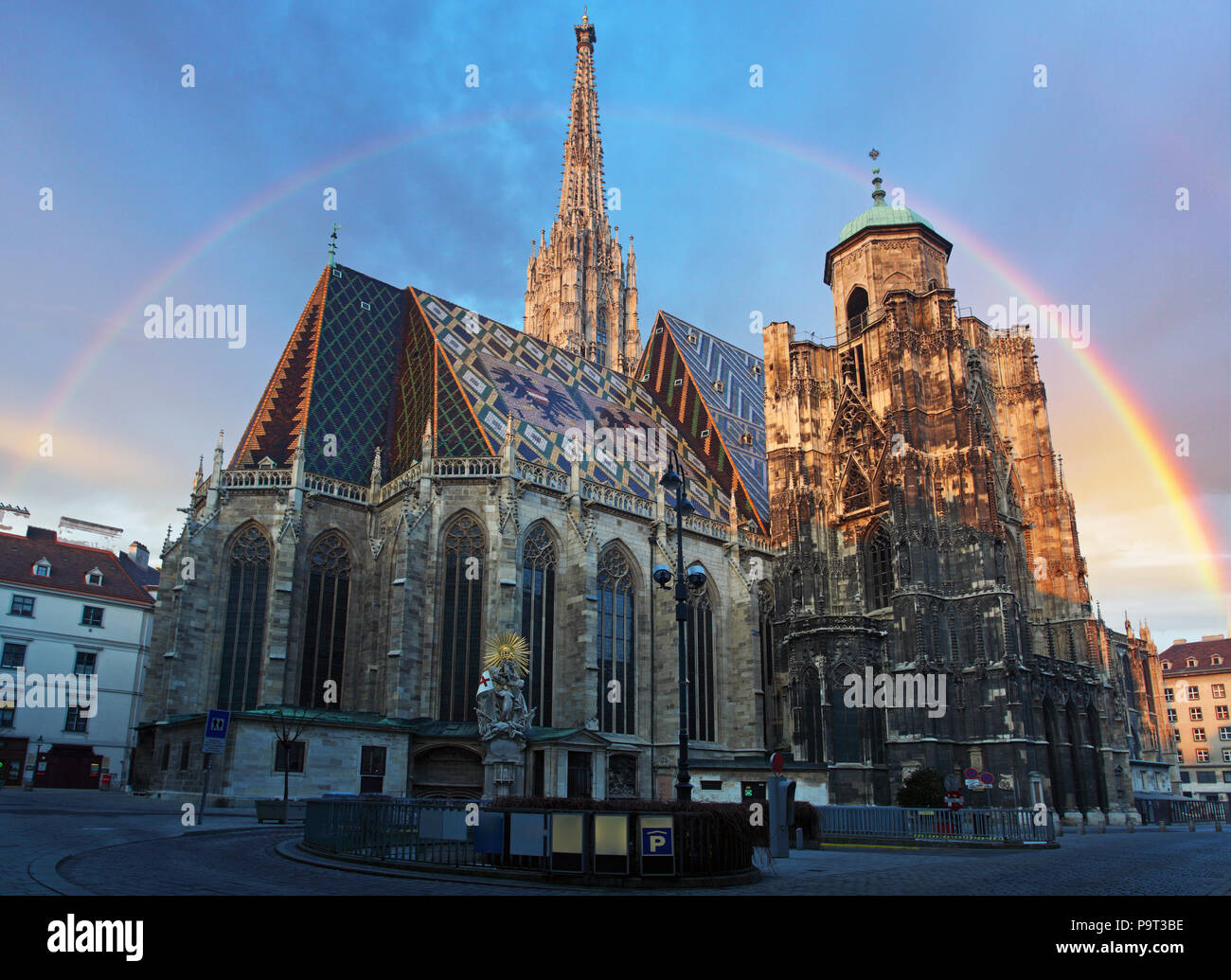 Stephansdom night in vienna hi-res stock photography and images - Alamy