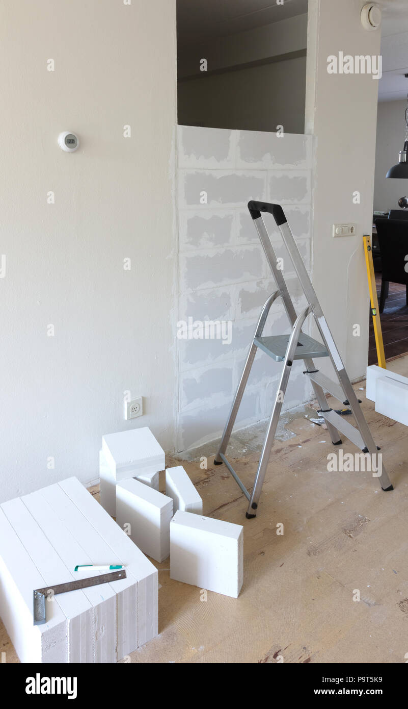 Building a small wall with lightweight concrete blocks - Do it yourself ...