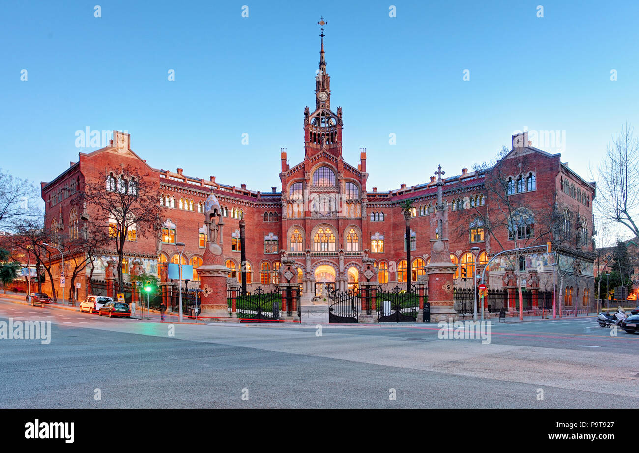 Modern hospital exterior spain hi-res stock photography and images - Alamy
