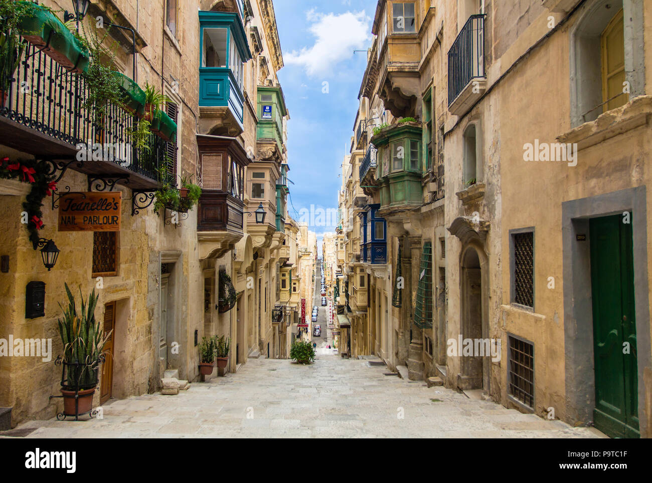 Limestone buildings hi-res stock photography and images - Alamy
