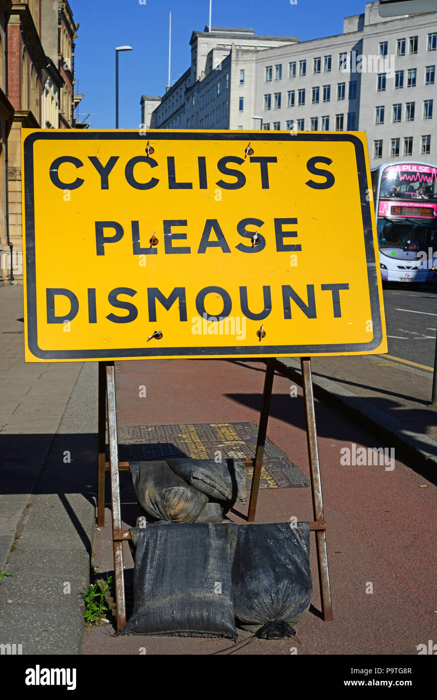 Please do not overtake cyclists hi-res stock photography and images - Alamy