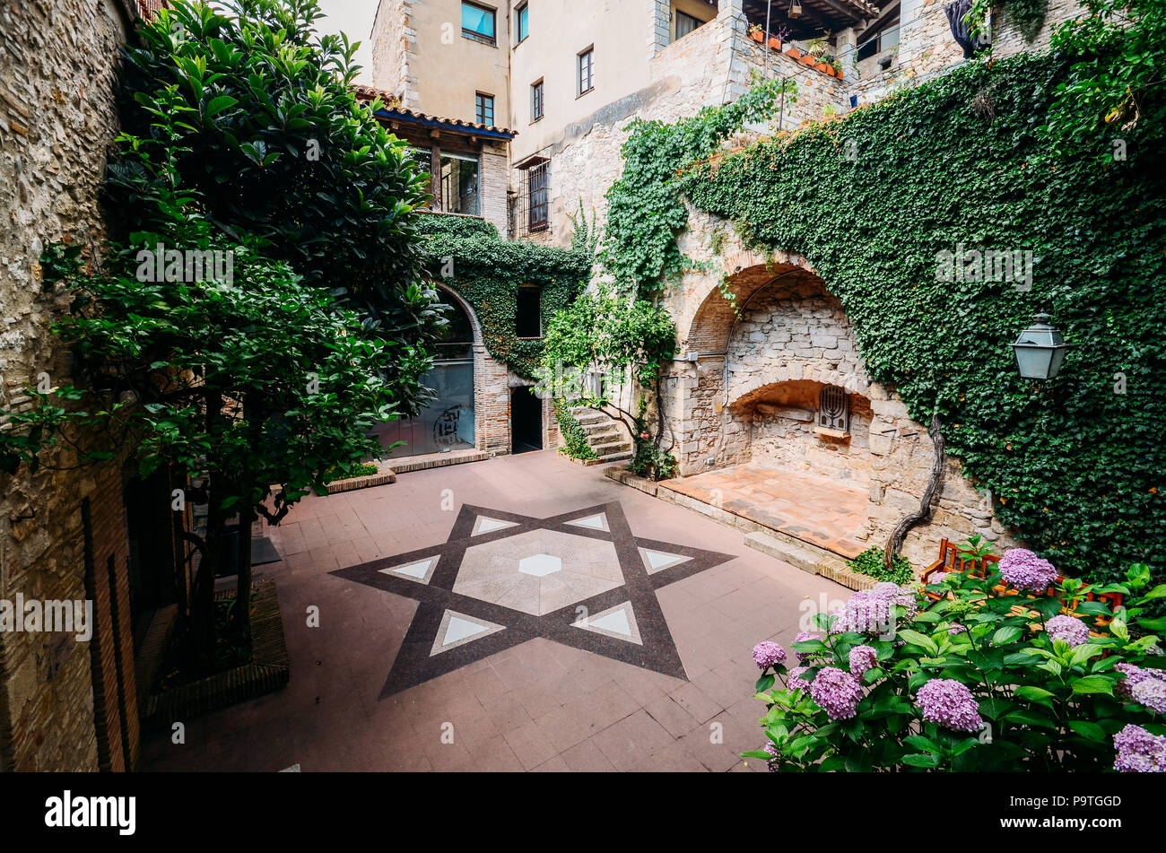 Jewish persecution medieval hi-res stock photography and images - Alamy