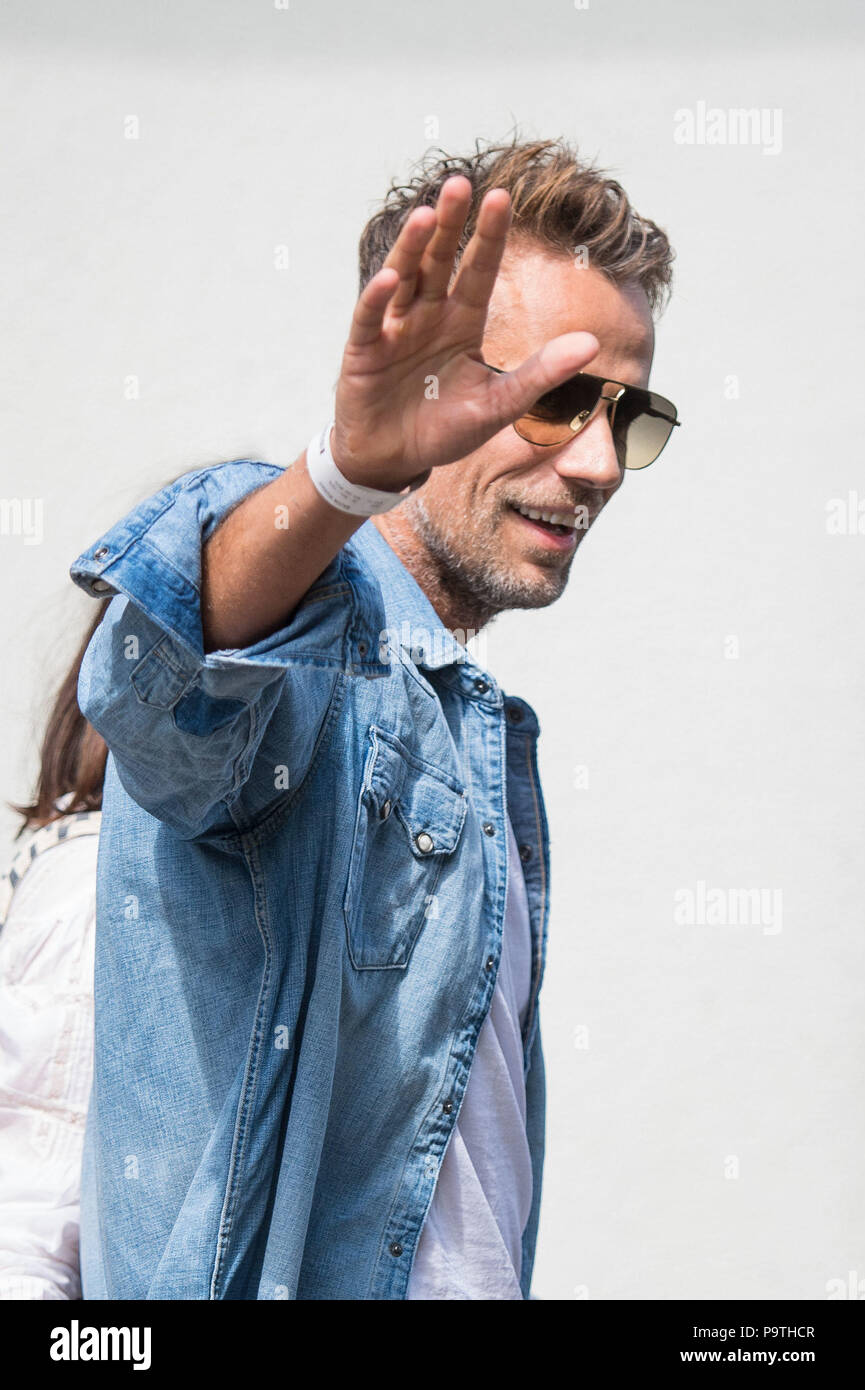 Bbc tv blue peter presenter richard bacon leaves lewisham hospital hi ...