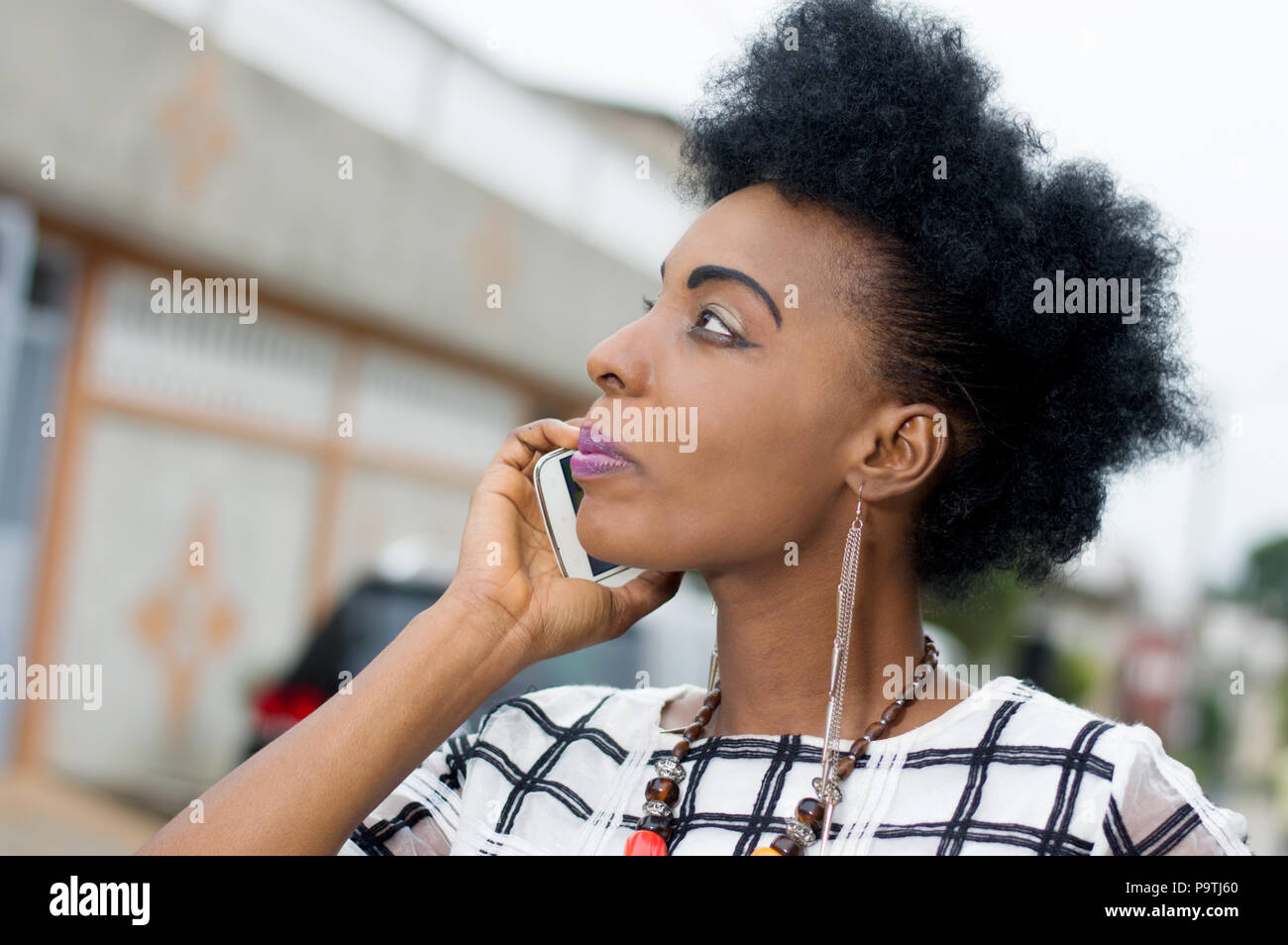 Black woman listening intently hi-res stock photography and images - Alamy