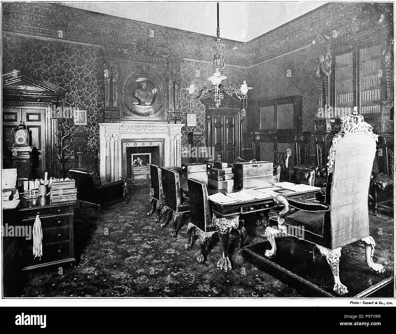 English court room hi-res stock photography and images - Alamy