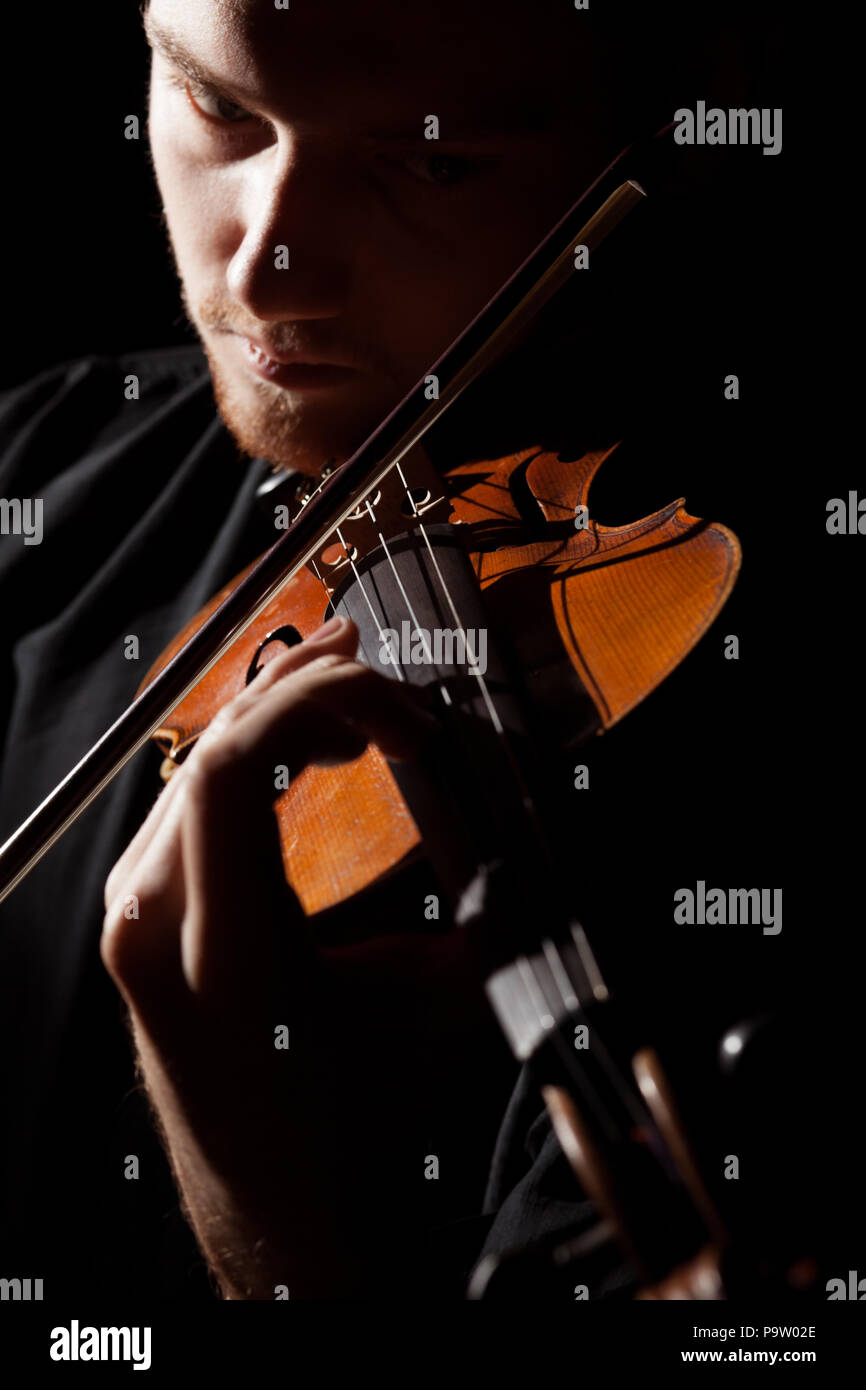 Man playing violin hi-res stock photography and images - Alamy