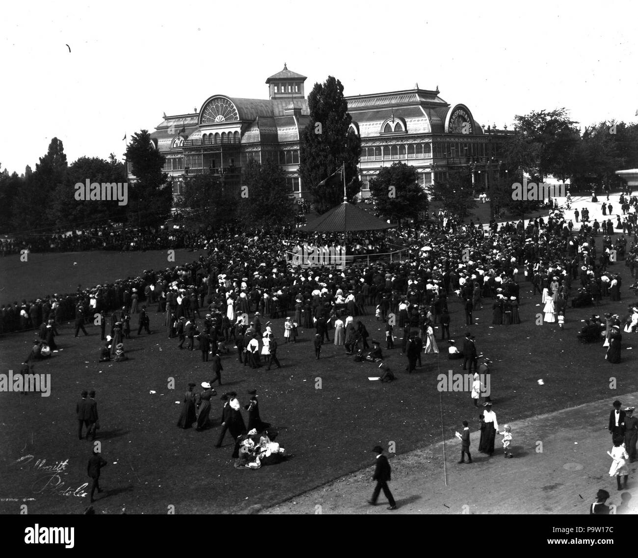 Canada toronto 1900s Black and White Stock Photos & Images - Alamy