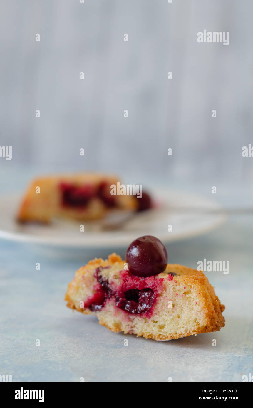 Iced sponge hi-res stock photography and images - Alamy