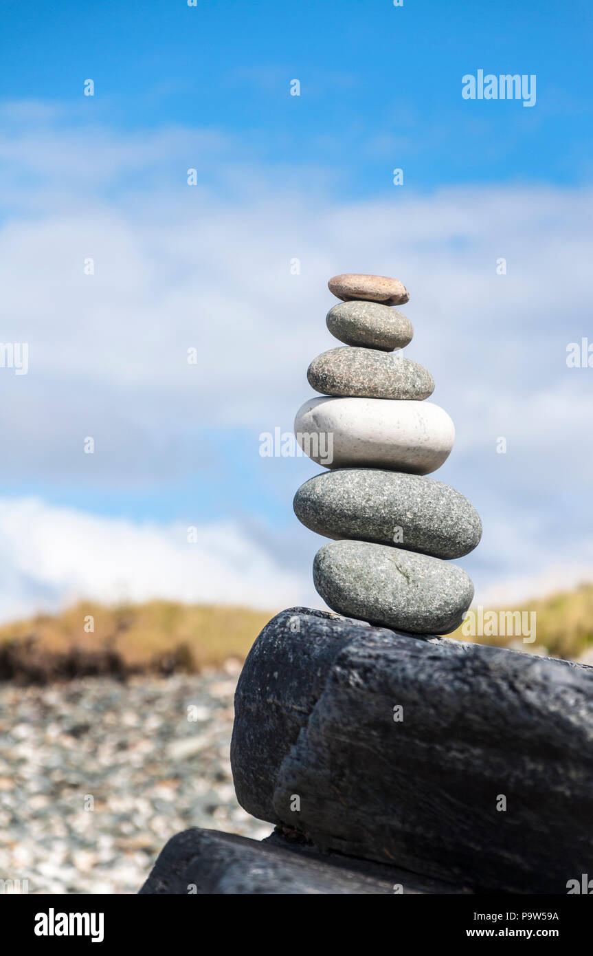 Rocks pile hi-res stock photography and images - Alamy