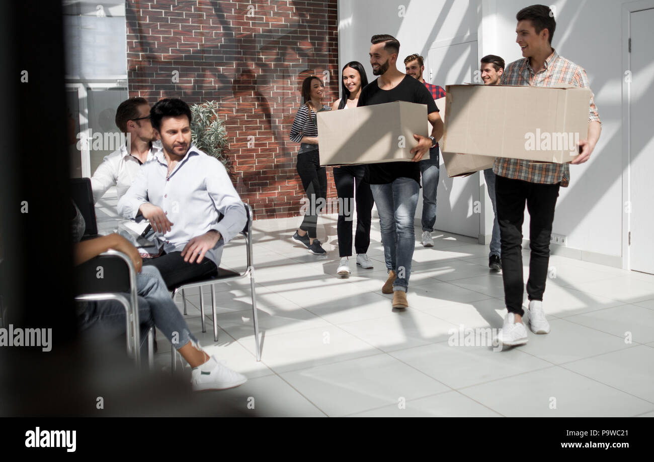 Business people team packing boxes hi-res stock photography and images ...