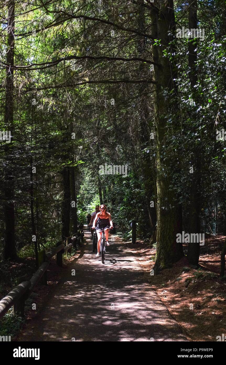 Center Parcs Longleat Forest - Cycling family fun Stock Photo - Alamy
