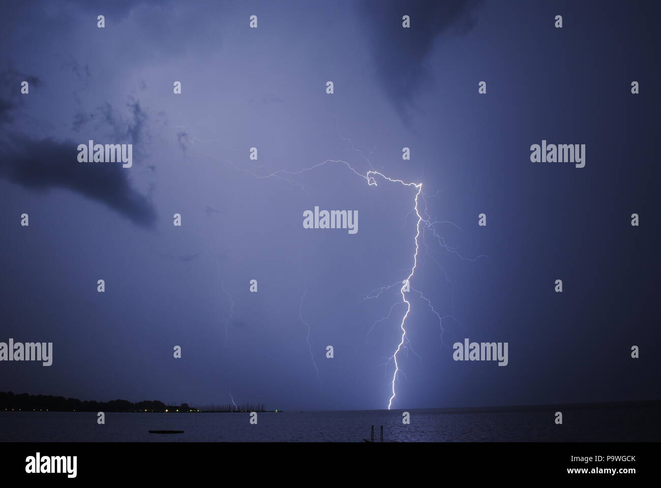 Lightningstorm hi-res stock photography and images - Alamy