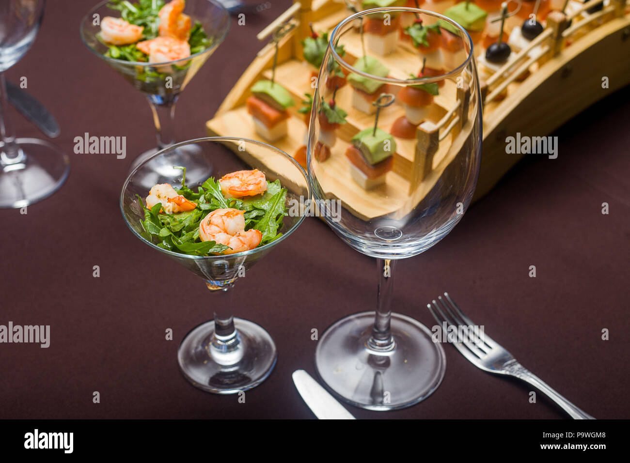 Luxury dining setting hi-res stock photography and images - Alamy