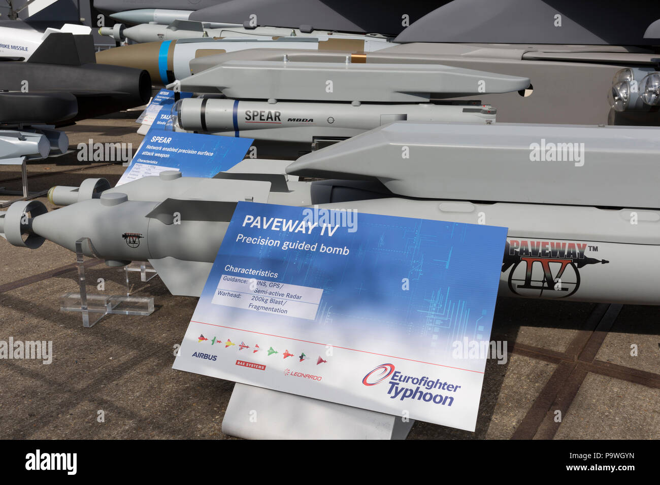 Missile systems hi-res stock photography and images - Alamy