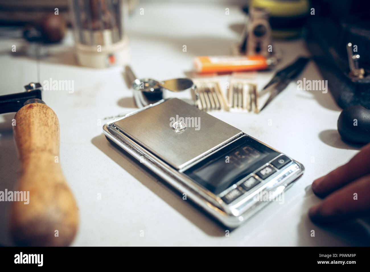 Goldsmith gold craft hi-res stock photography and images - Alamy