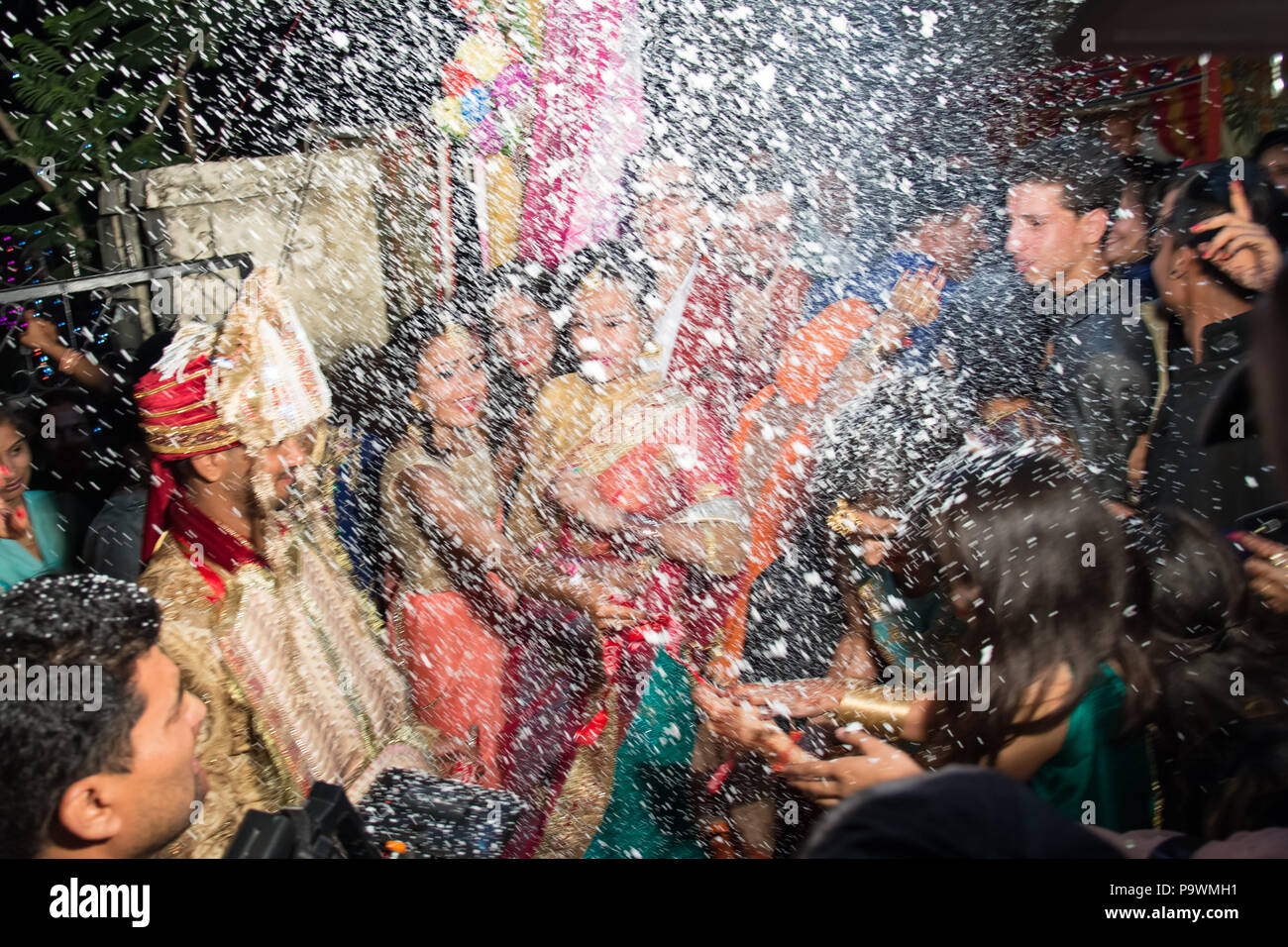 A traditional wedding in a small village in the Indian province. Indie ...