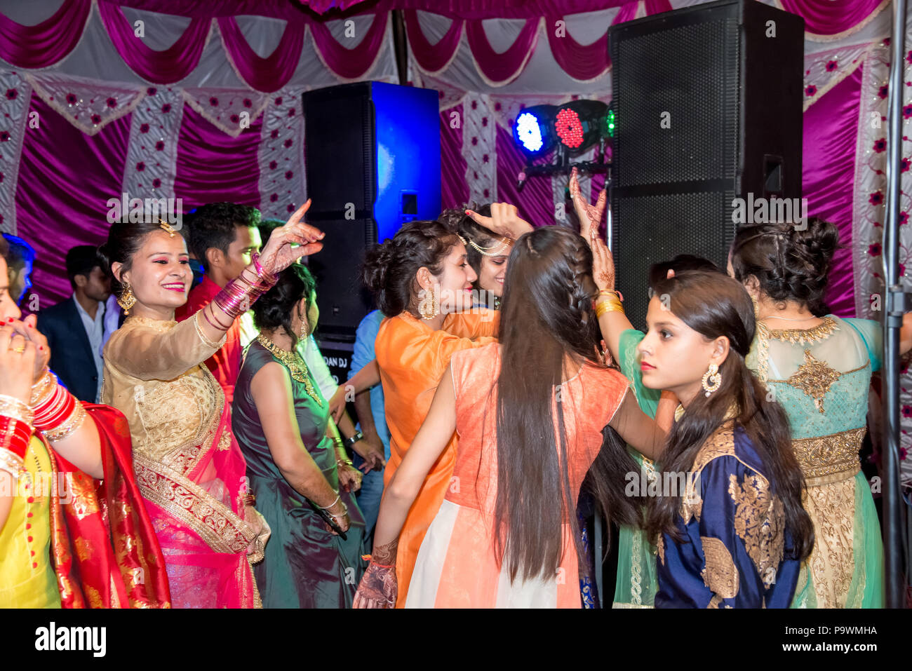 A traditional wedding in a small village in the Indian province. Indie ...