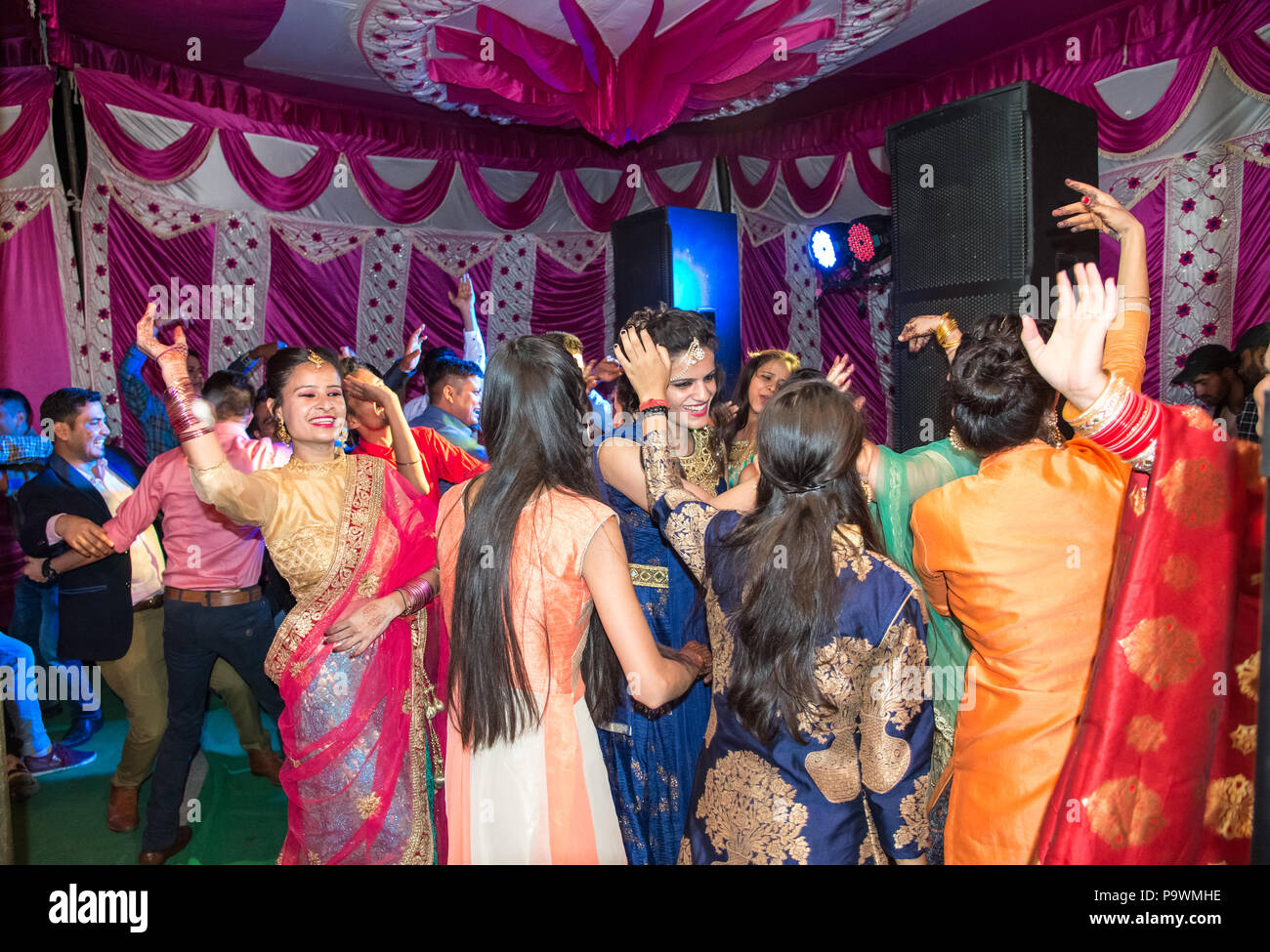 A traditional wedding in a small village in the Indian province. Indie ...