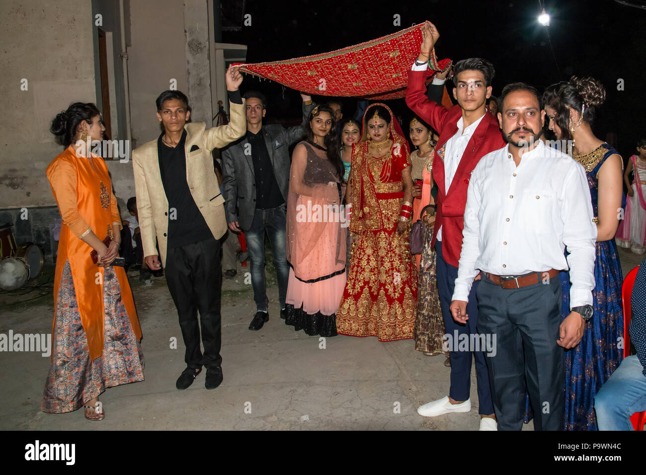 A traditional wedding in a small village in the Indian province. Indie ...
