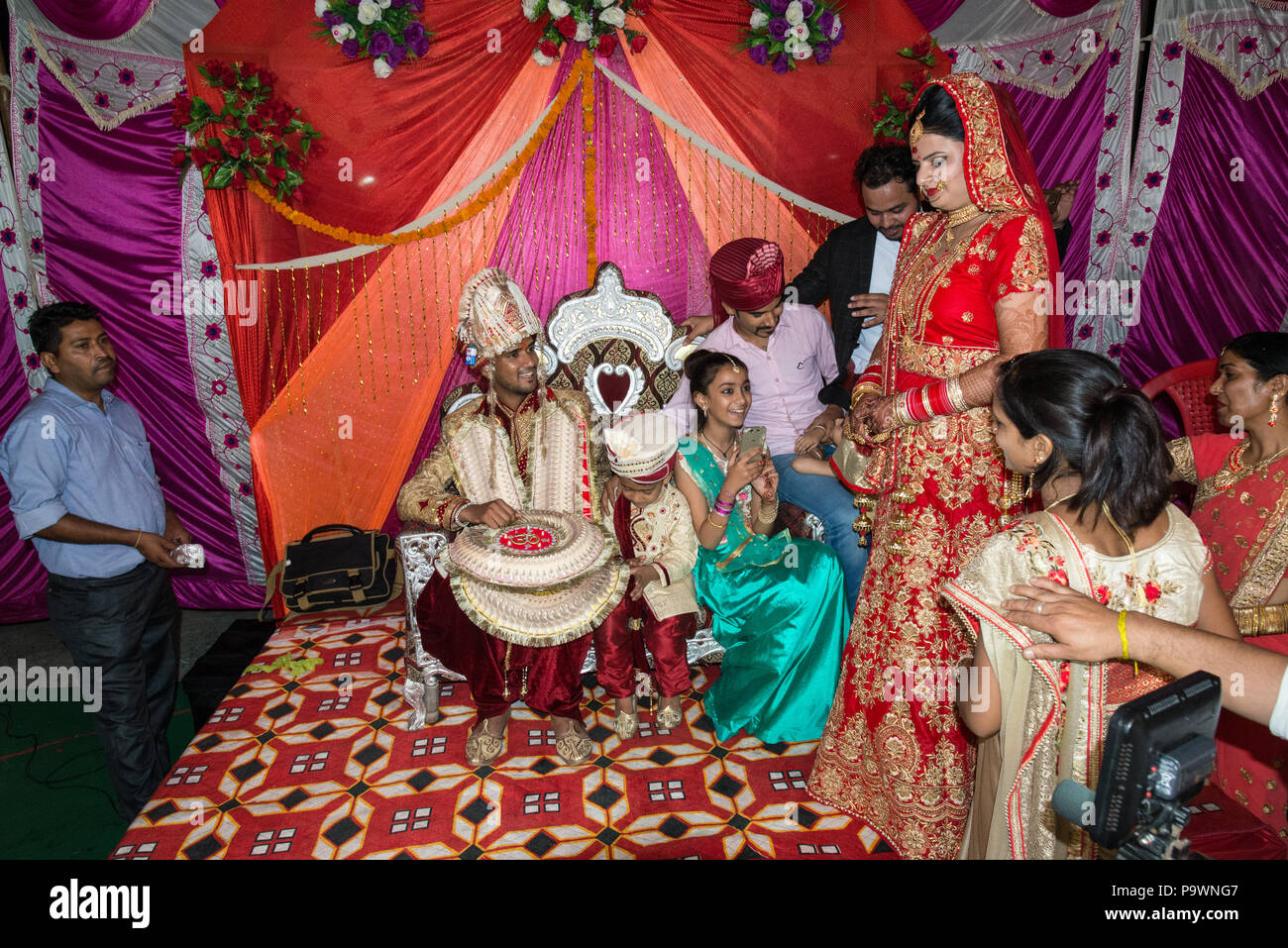 A traditional wedding in a small village in the Indian province. Indie ...