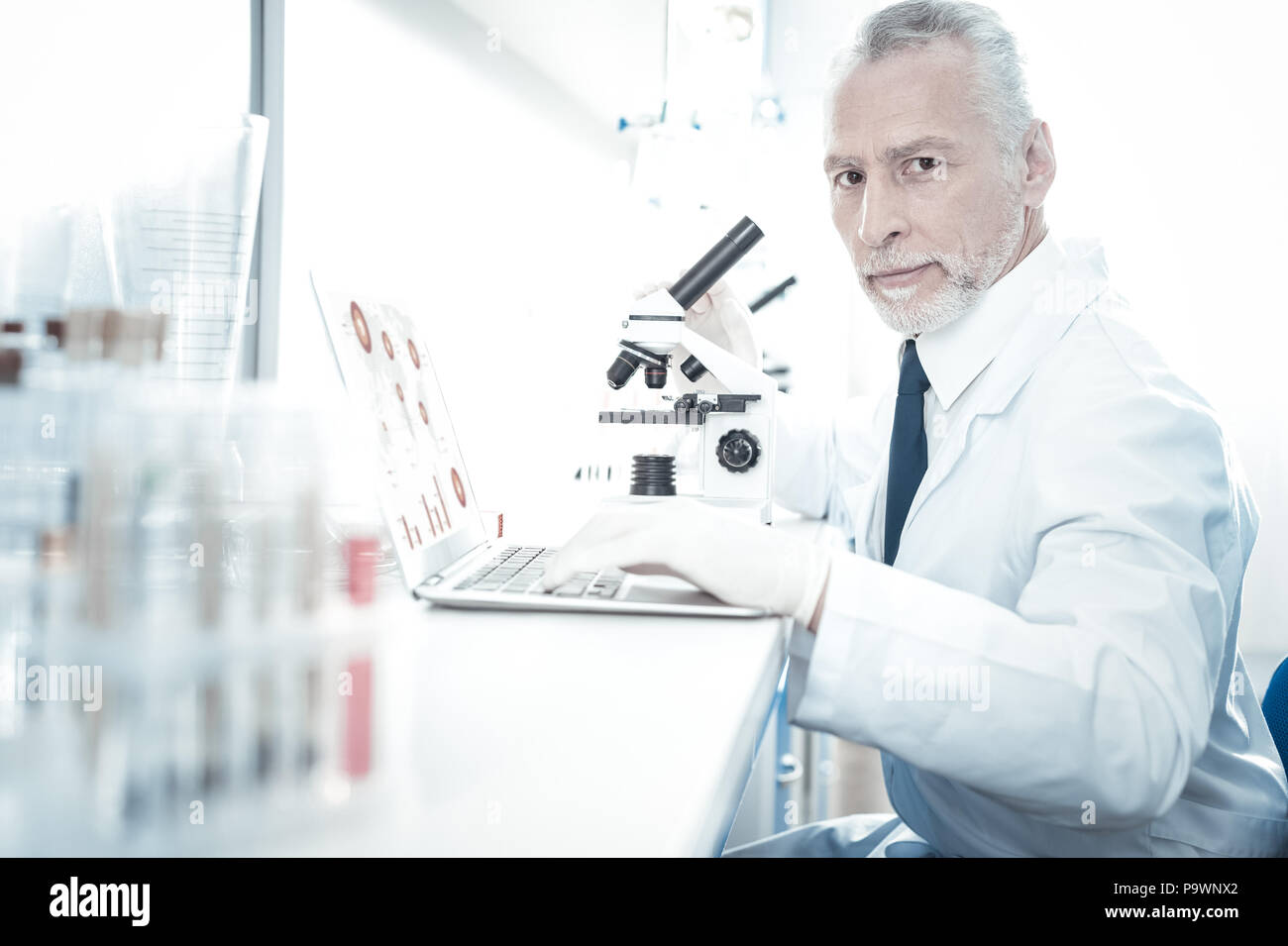 Laboratory laptop hi-res stock photography and images - Alamy