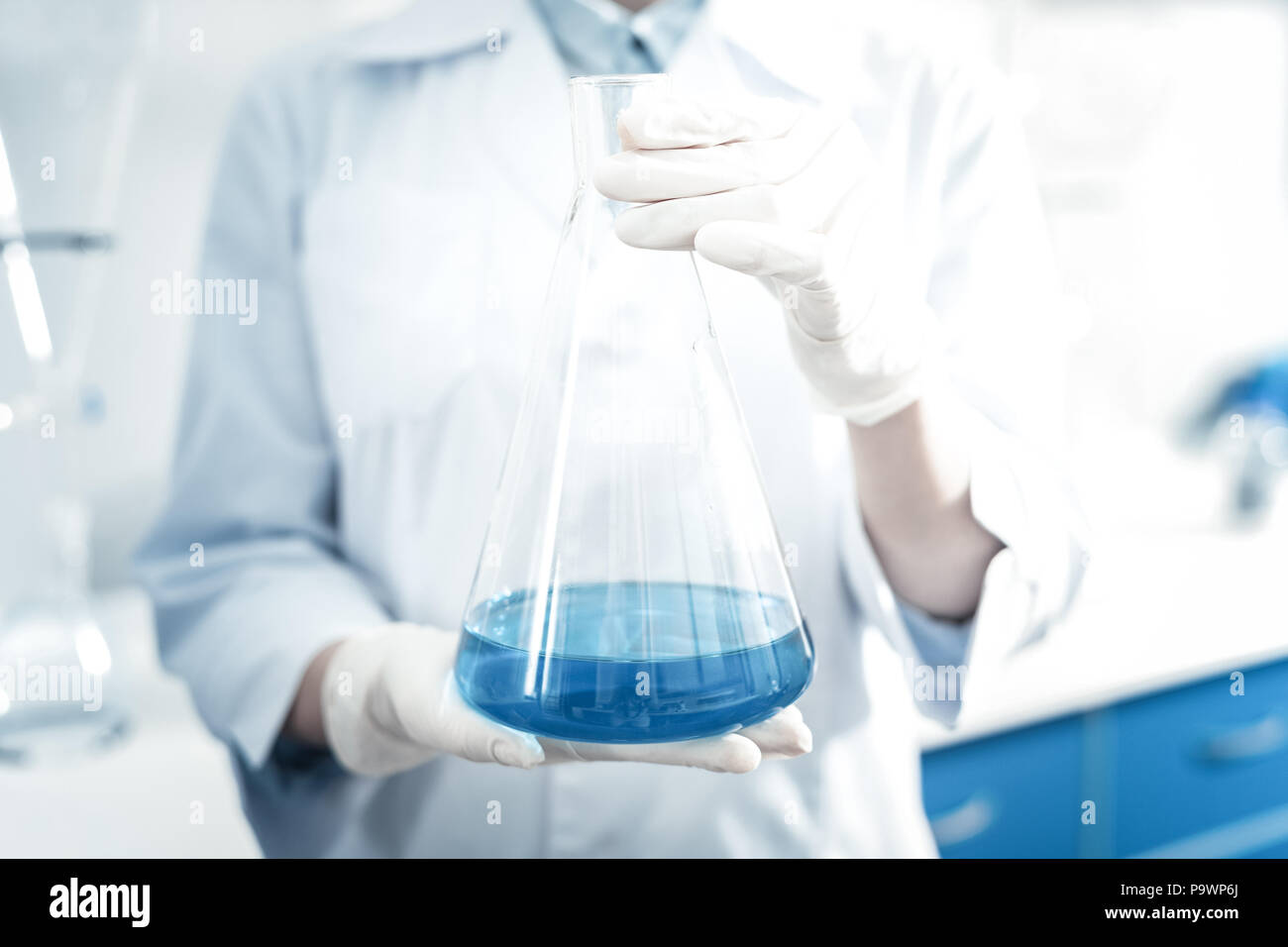 Flask analysis hi-res stock photography and images - Alamy