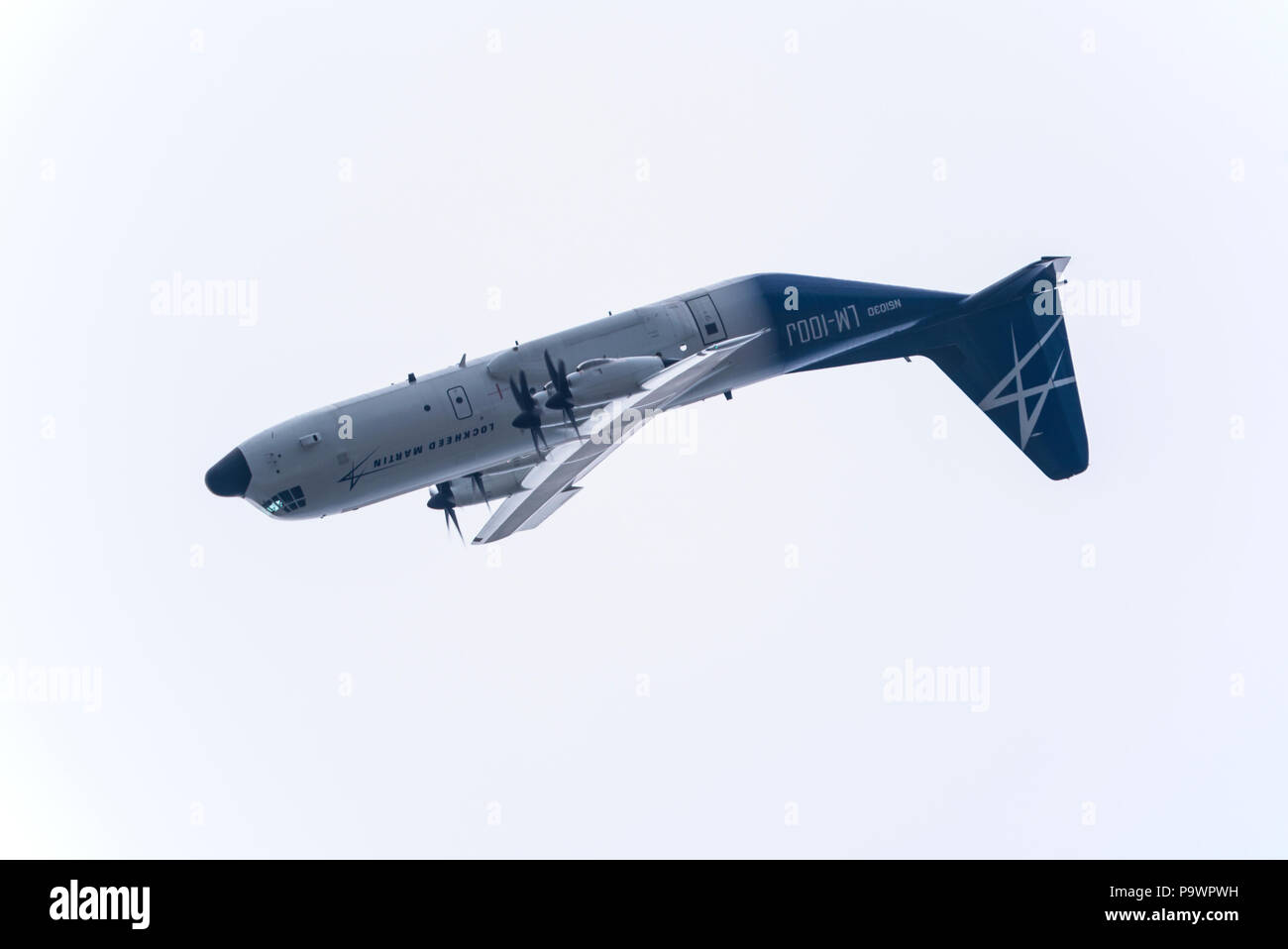 Inverted airplane hi-res stock photography and images - Alamy