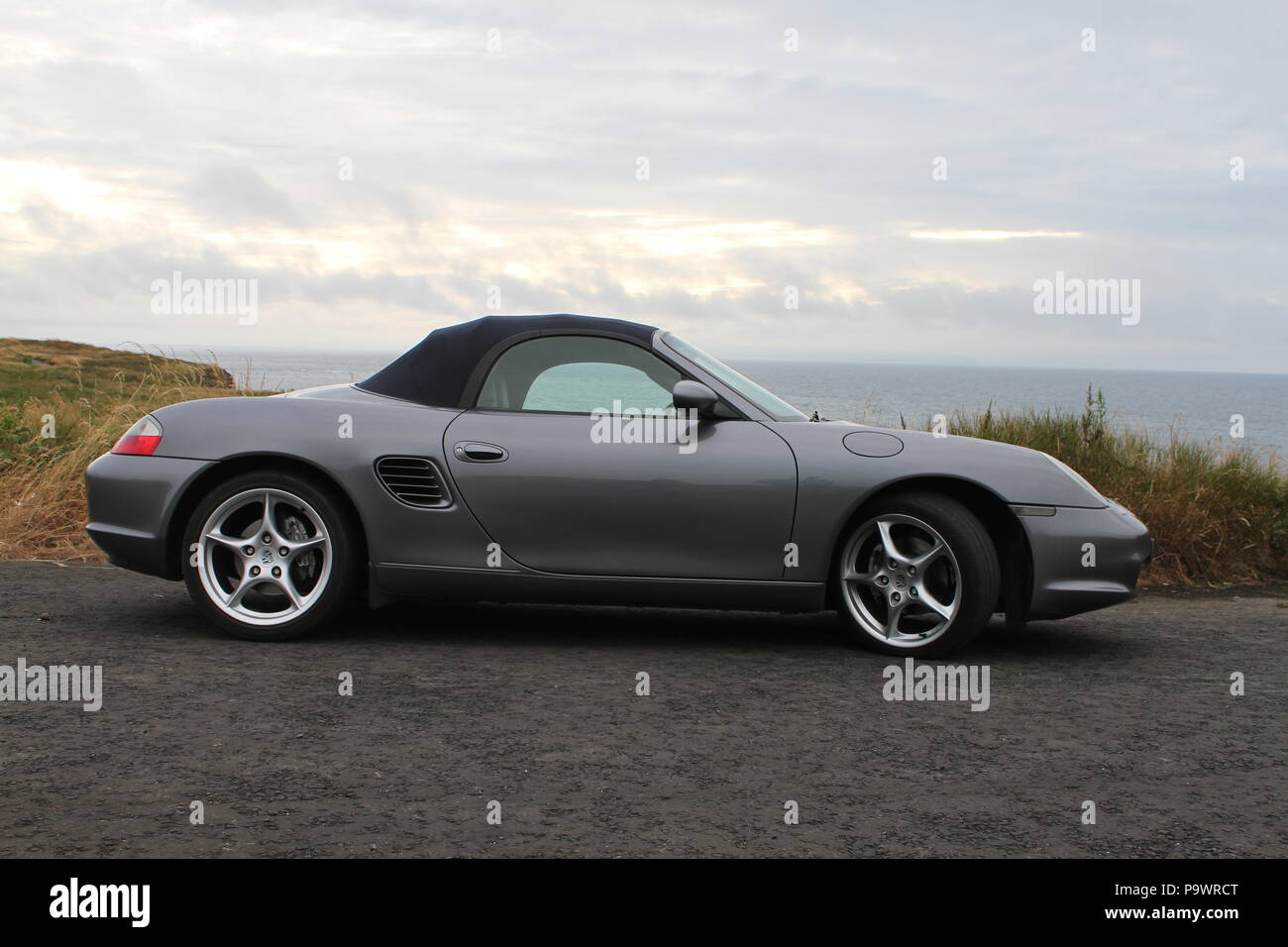 Porsche side view hi-res stock photography and images - Alamy