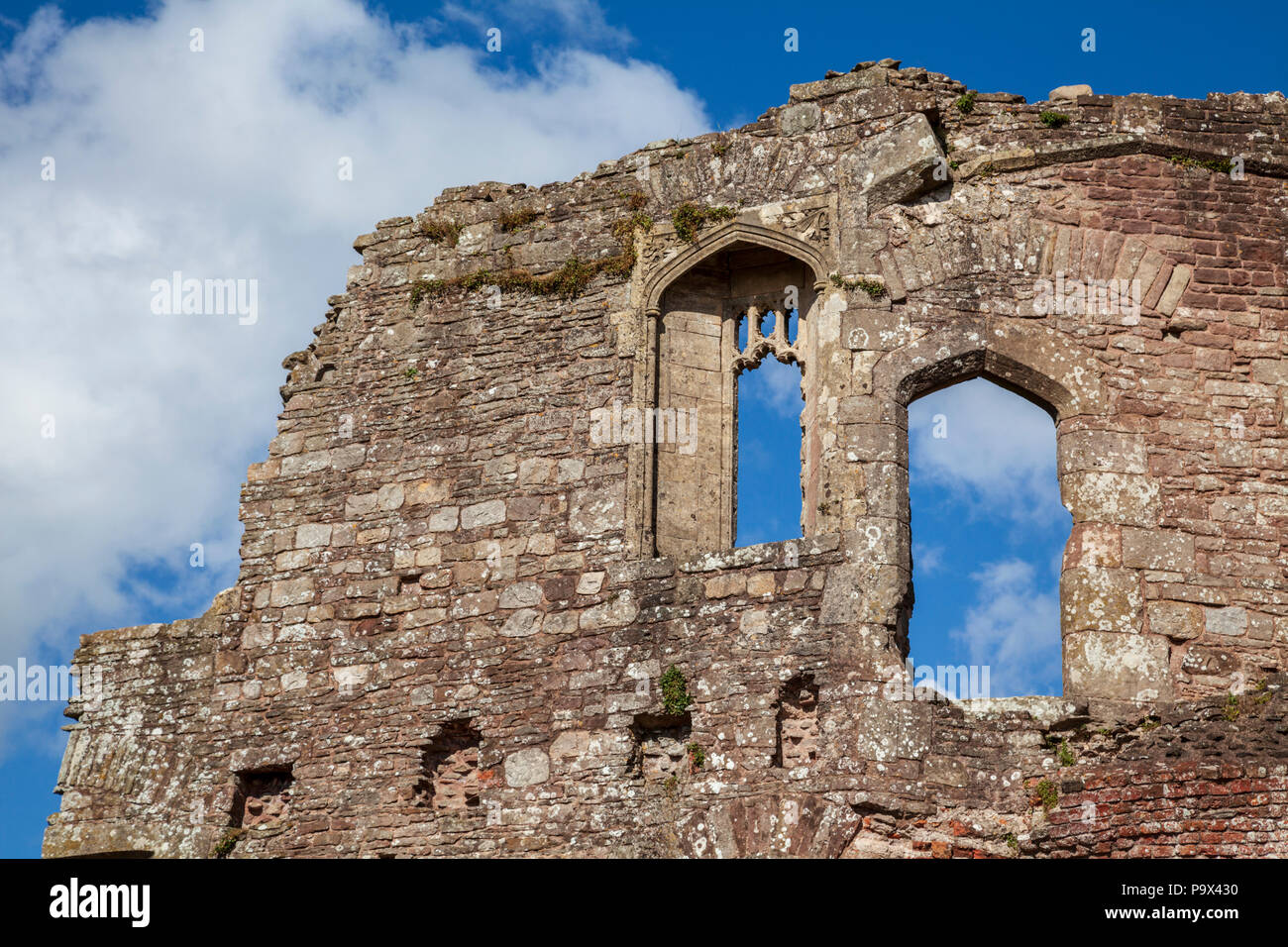 Arched windows castle hi-res stock photography and images - Alamy