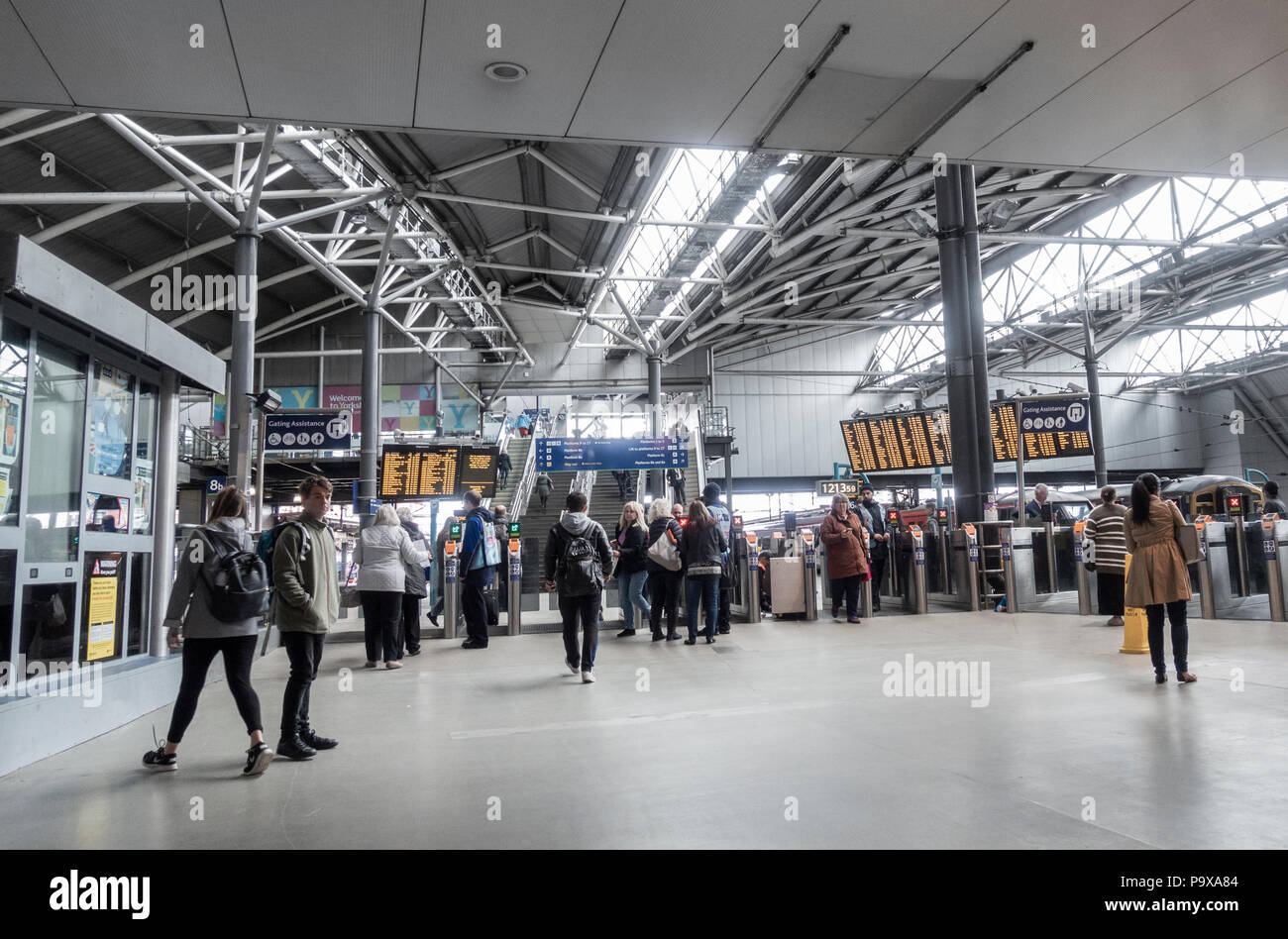 Leeds public transport hi-res stock photography and images - Alamy