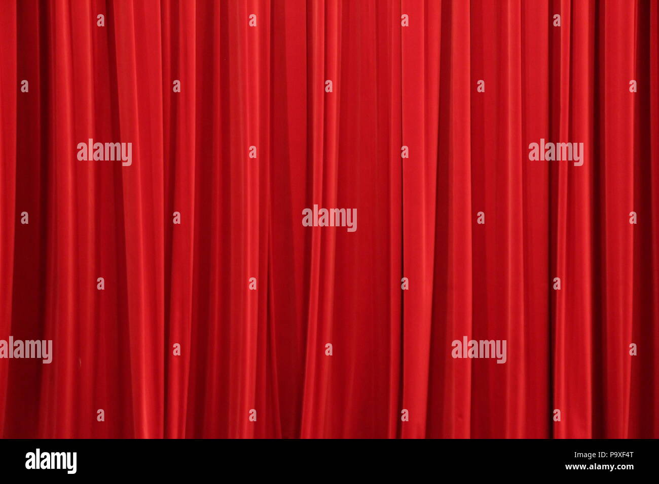 Red curtain theatre hi-res stock photography and images - Alamy