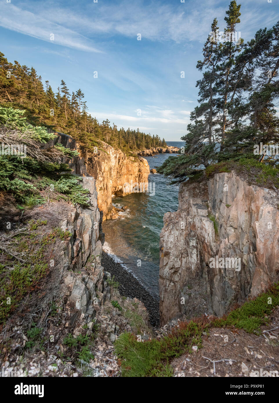 Boulder beach acadia hi-res stock photography and images - Alamy