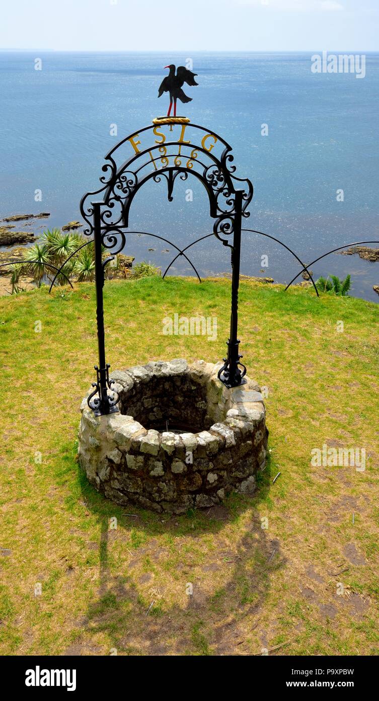East terrace well head hi-res stock photography and images - Alamy